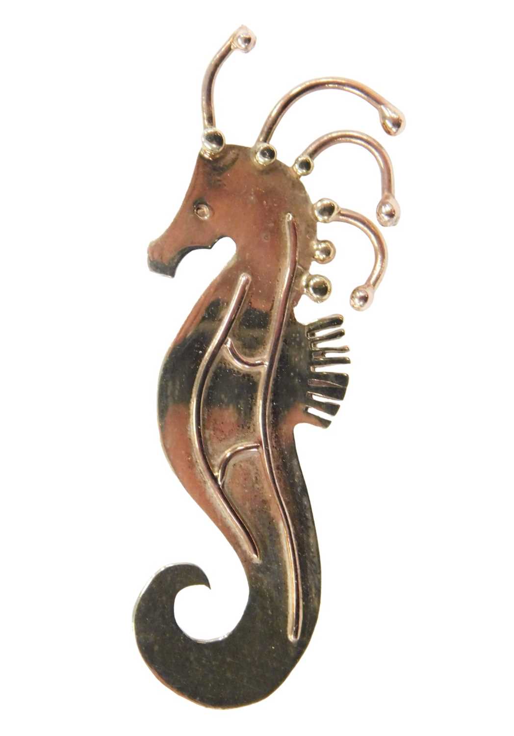 Lot 461 - A 9ct gold seahorse bar brooch, maker LW,