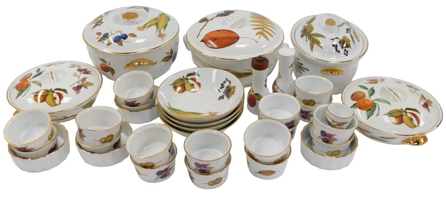 Lot 324 - A group of Royal Worcester Evesham pattern